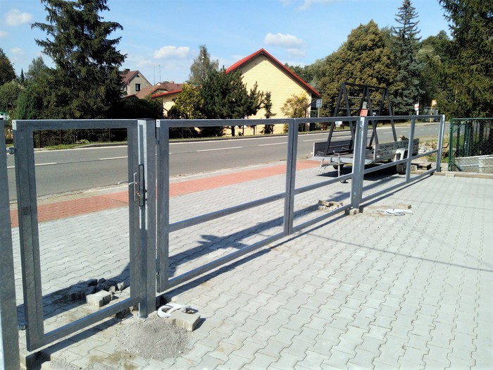 Křídlové brány 2 x plus branka